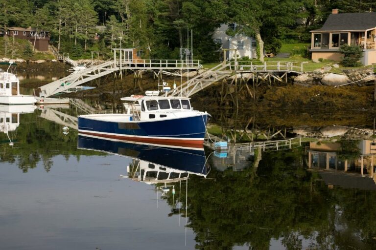 Guide To The Best Lobster Boat Tours In Maine