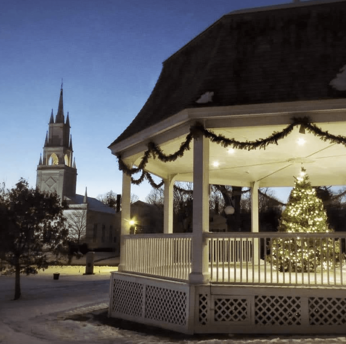 Hallmark-Esque Towns For The Holidays In Maine