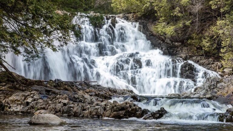 15 Breathtaking Waterfalls In Maine To Explore This Year