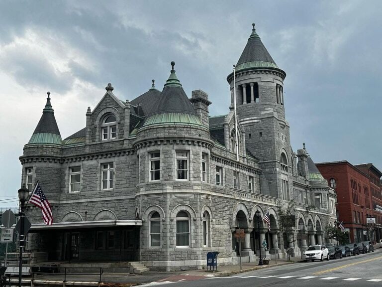 11 Maine Towns With Fascinating Architecture & Historic Buildings
